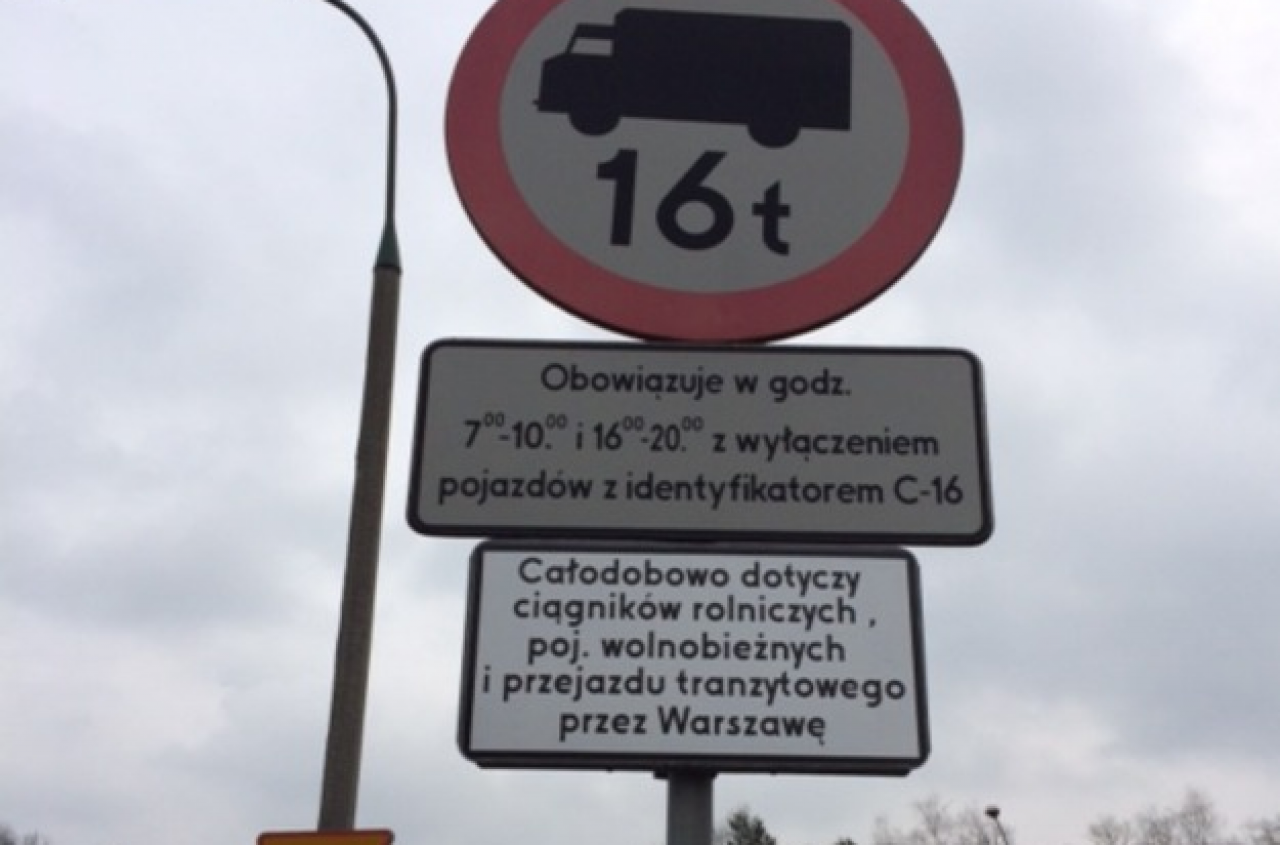 Zakaz wjazdu ciągnikiem do Warszawy Zakaz wjazdu ciągnikiem do Warszawy