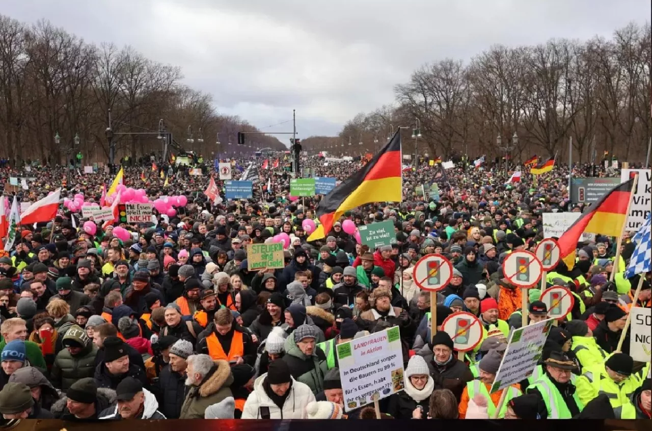 Niemcy: Rolnicy zablokowali traktorami Berlin - trwa gigantyczny protest